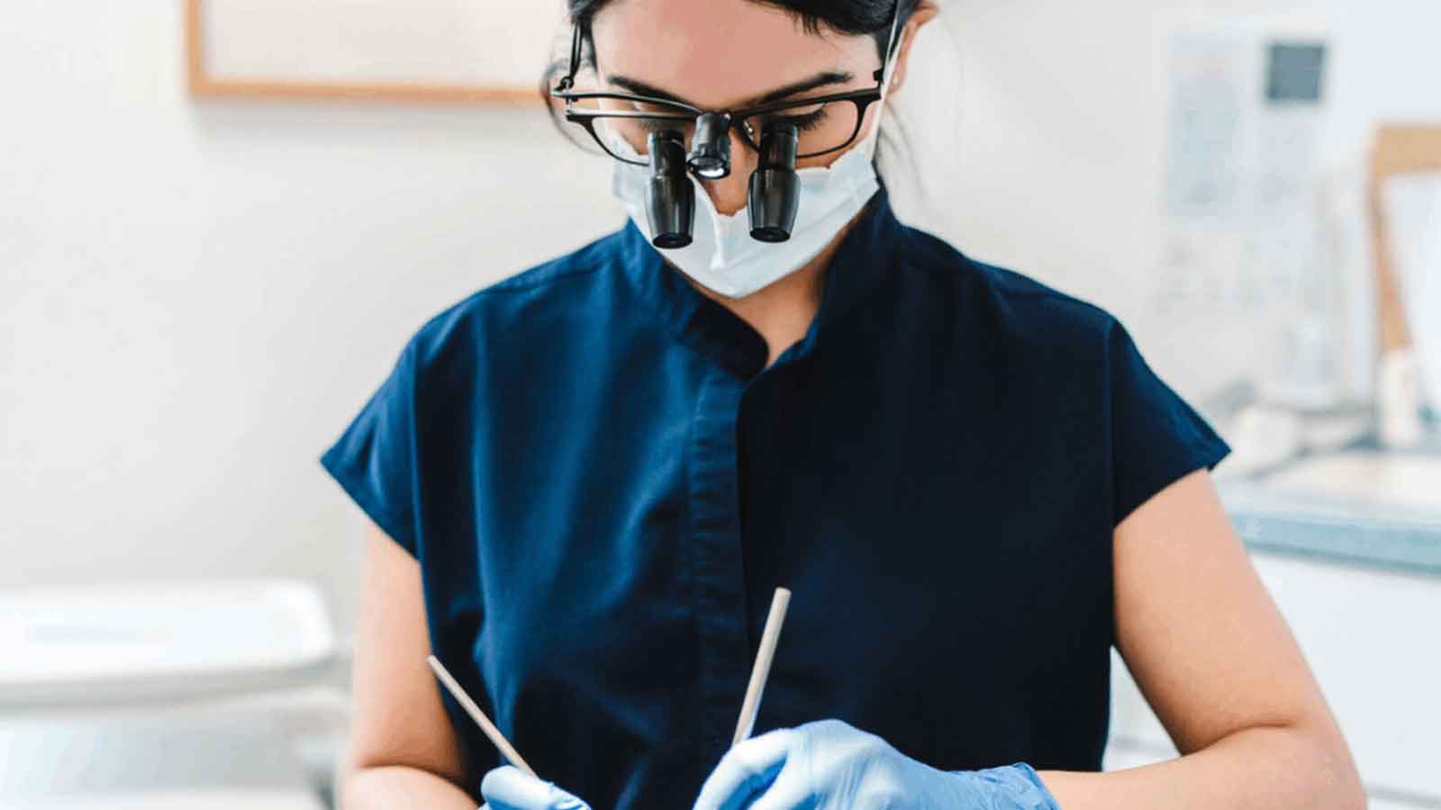 How Microscope Technology Improves Endodontic Surgery Outcomes